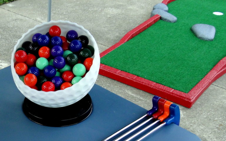 Portable Mini Golf Courses - Holes To Go